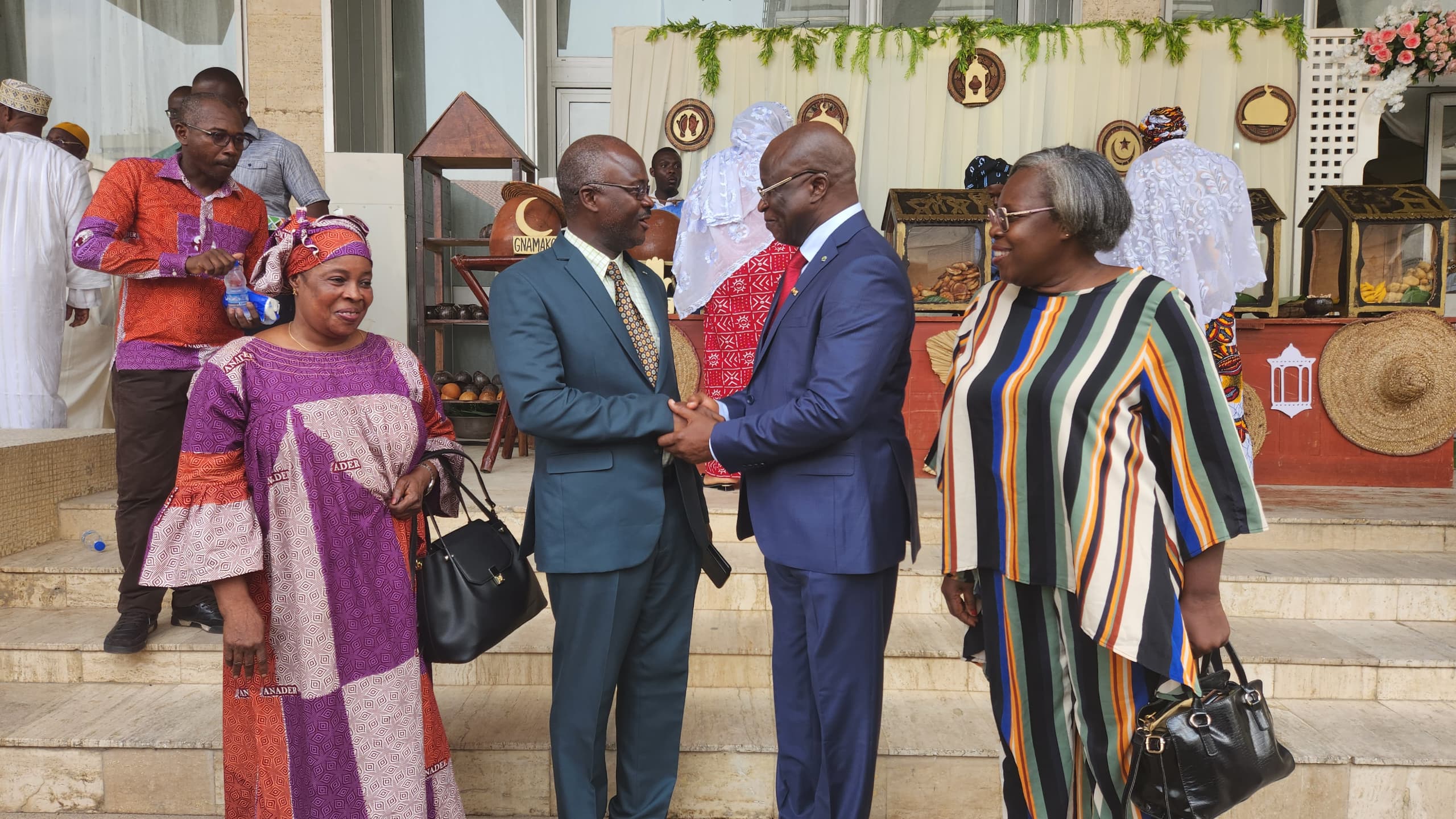 PRESENTATION DE LA DISTINCTION DE L’ANADER AU MINISTRE DE L’AGRICULTURE ...
